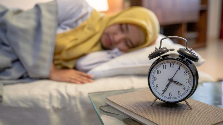 12 Arti Mimpi Bertemu Orang yang Sudah Meninggal dalam Islam