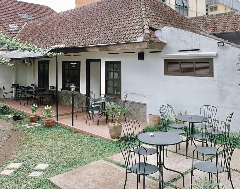 30+ Contoh Desain Cafe Outdoor, Indoor & Rumahan Minimalis Kekinian