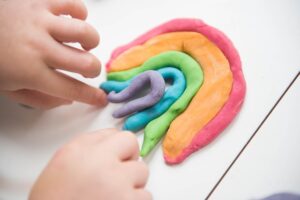 Plastisin: Pengertian, Sifat, Cara Membuat, dan Contoh Kerajinan ...
