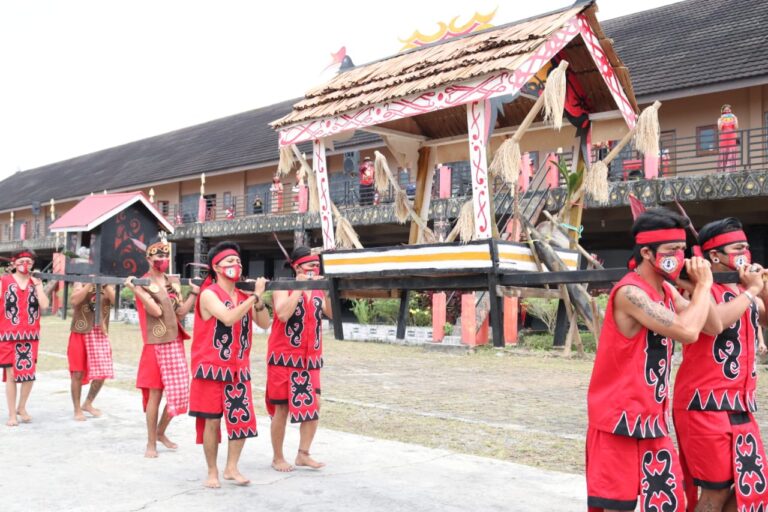 Kenali 10 Upacara Adat Kalimantan yang Unik dan Penuh Makna