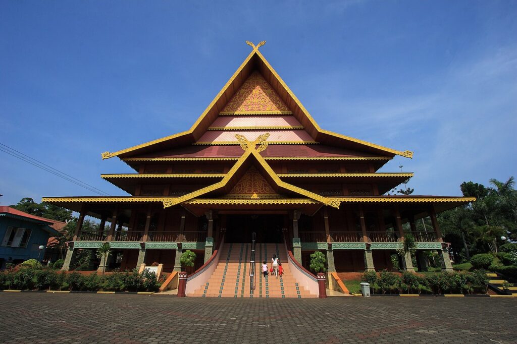 7 Jenis Rumah Adat Jawa Barat, Ciri Khas, dan Keunikannya